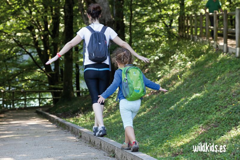 Jugar en la naturaleza: clave para las excursiones con niños